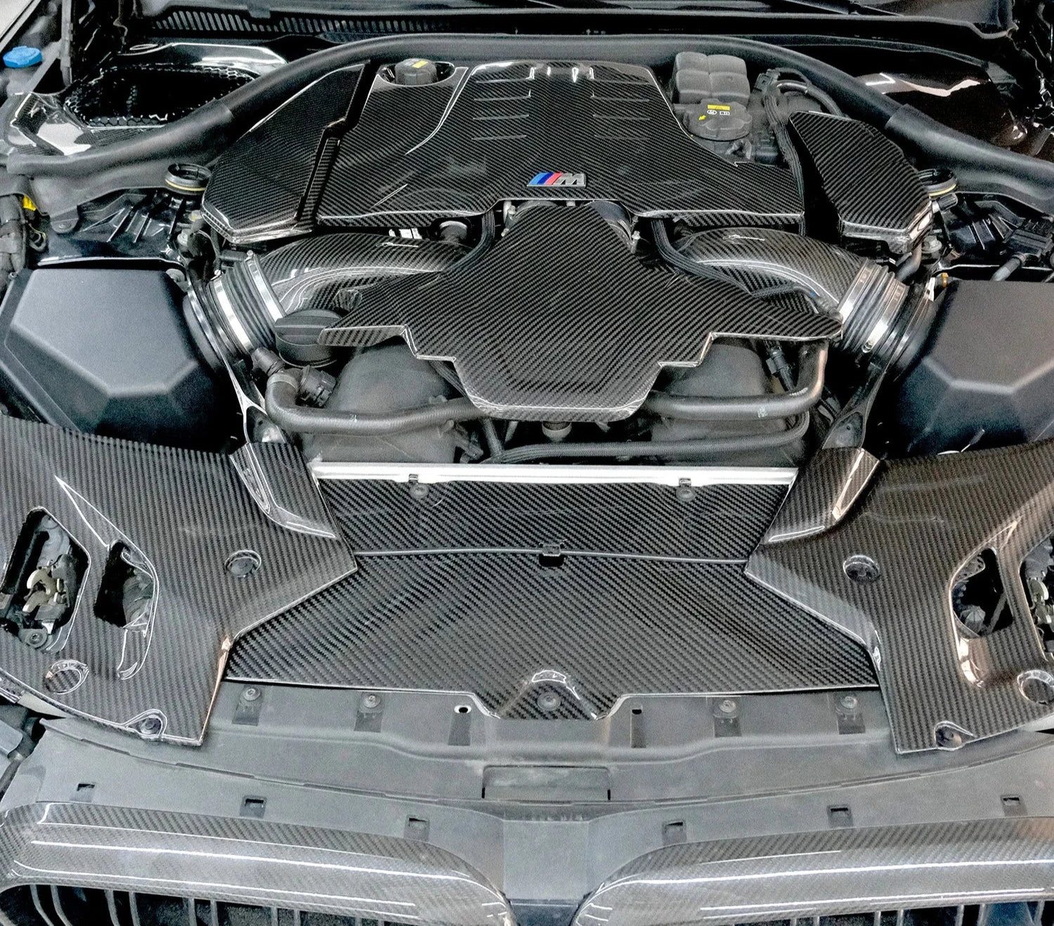 Carbon Fiber Engine Cover - BMW F90