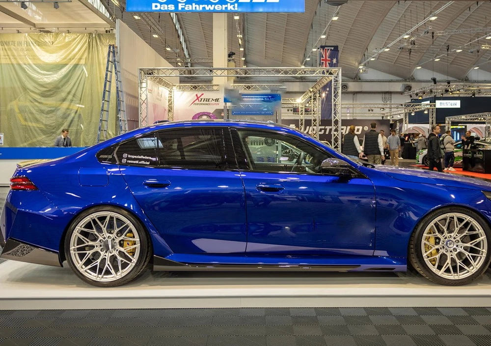 Prepreg Carbon Fiber MP Style Side Skirts - BMW G90/ G99 Wagon M5
